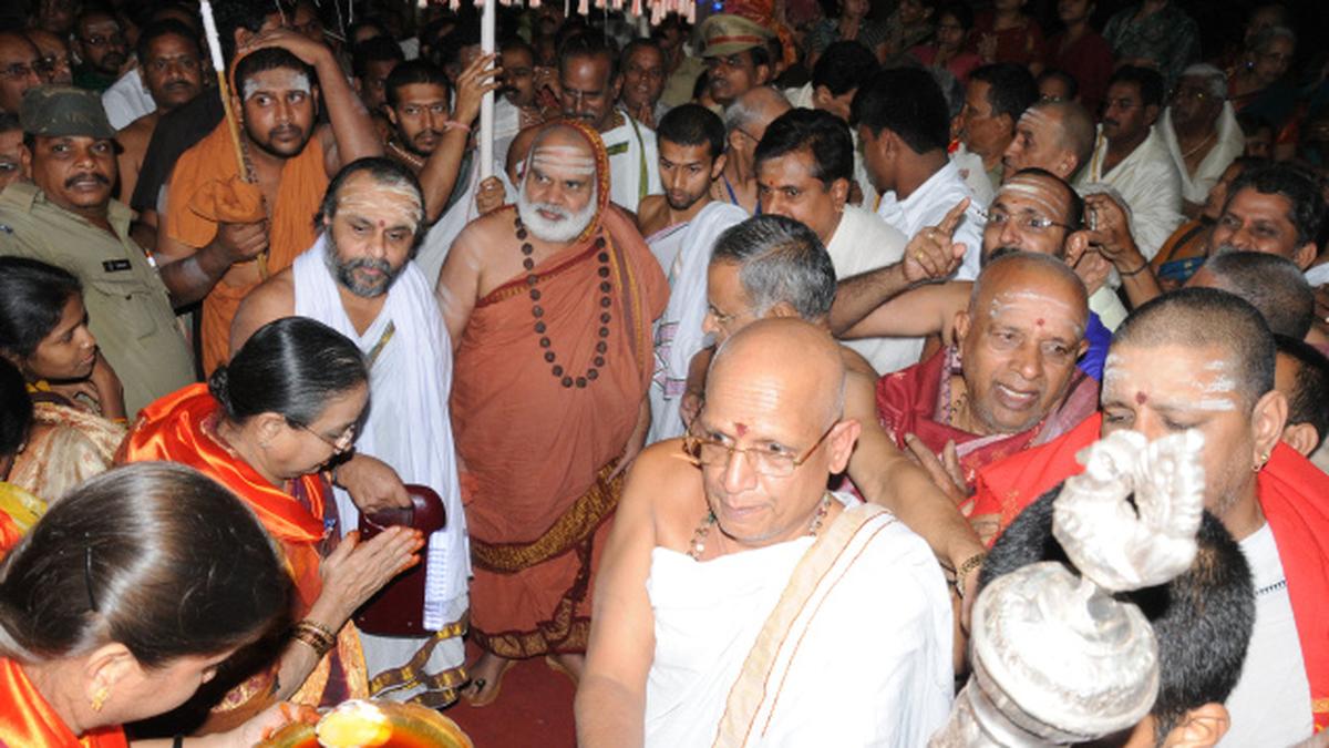 Sringeri Mahaswami arrives on 5-day visit - The Hindu
