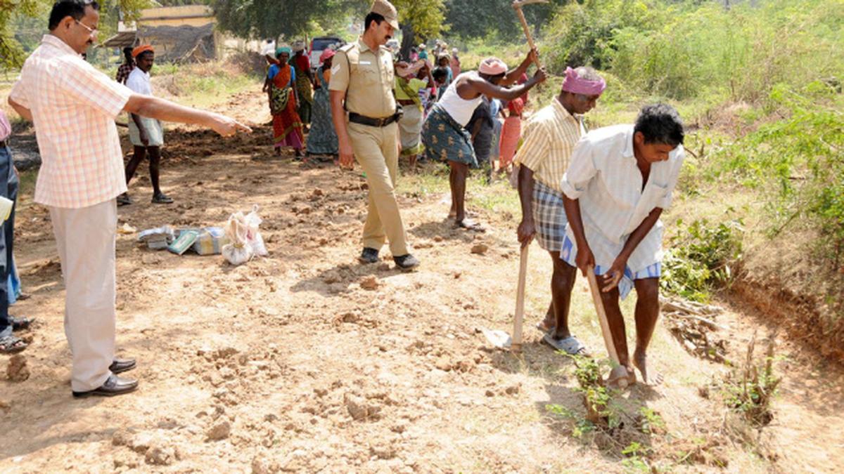 MNREGS workers struggle to make ends meet - The Hindu
