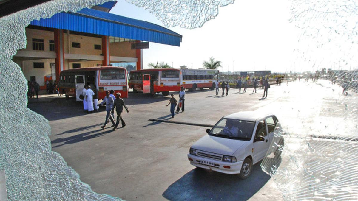 Teenager’s death at Hassan bus-stand sparks off protest - The Hindu