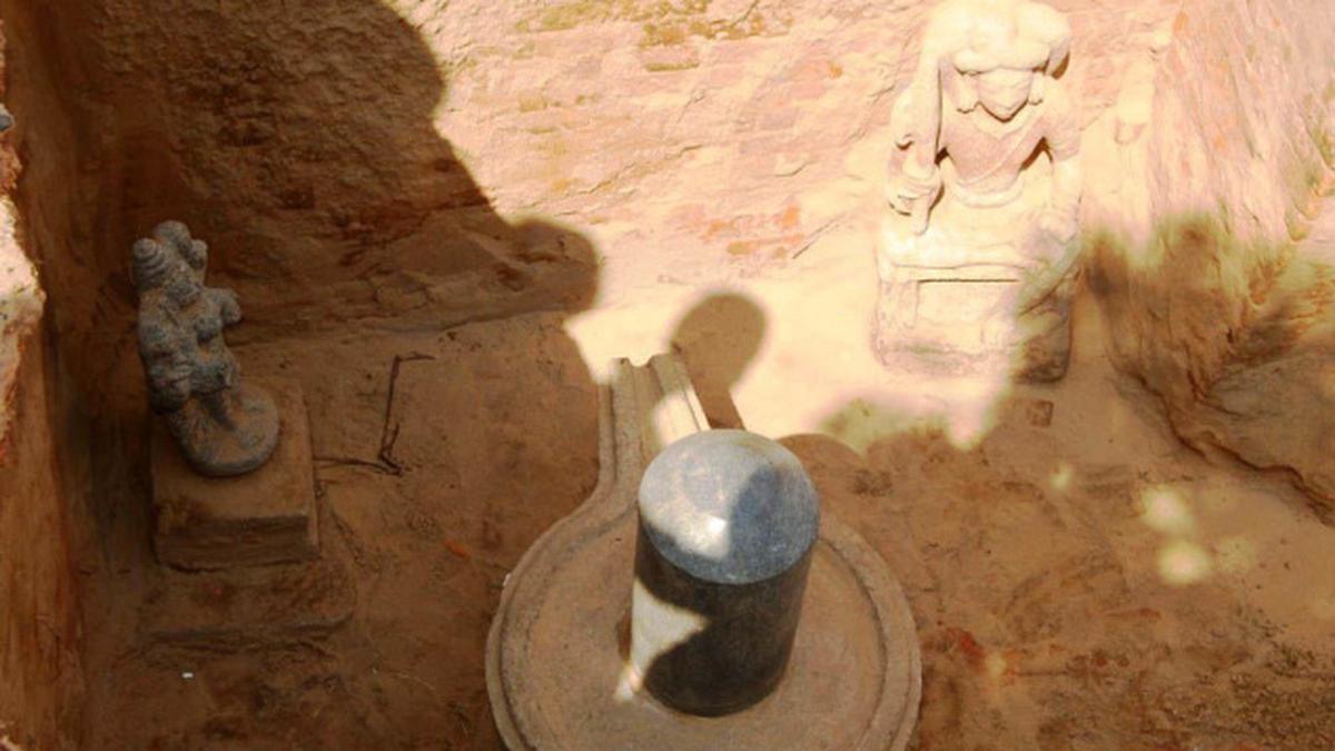 Ancient idols unearthed - The Hindu