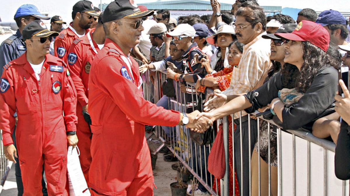 Fans meet down-to-earth Sarang team - The Hindu