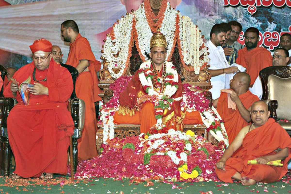 Nirmalanandanatha Swami installed as head of Adichunchanagiri Math ...