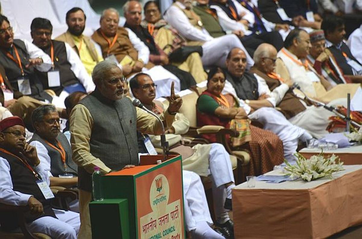 Modi tears into ‘family,’ calls Manmohan nightwatchman - The Hindu