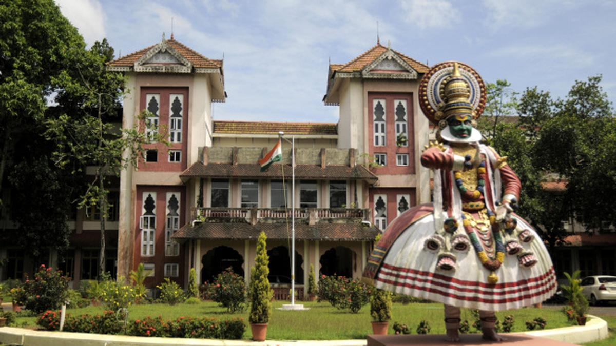 Crisis-hit Cusat left in lurch - The Hindu