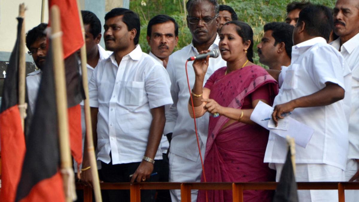 DMK cadre condemn ‘assault’ on woman councillor - The Hindu
