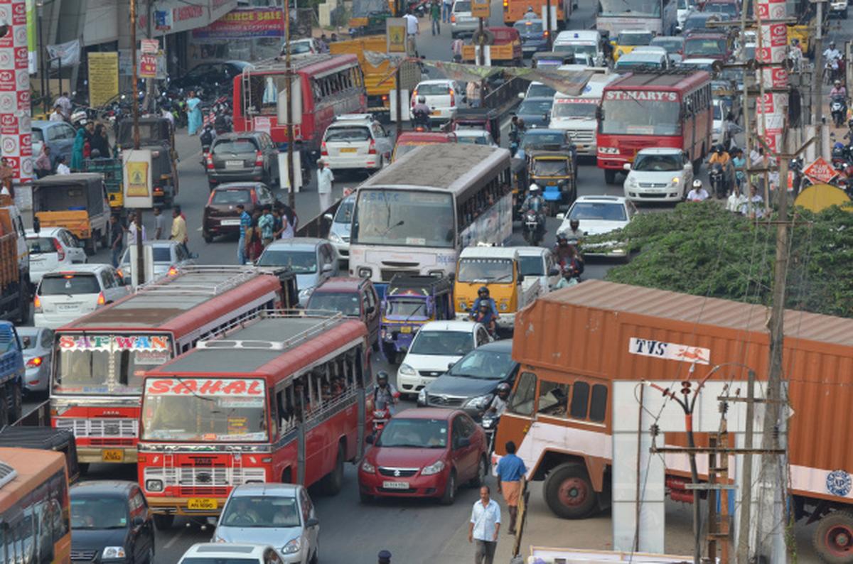 Temporary steps to ease chaos at Edappally - The Hindu
