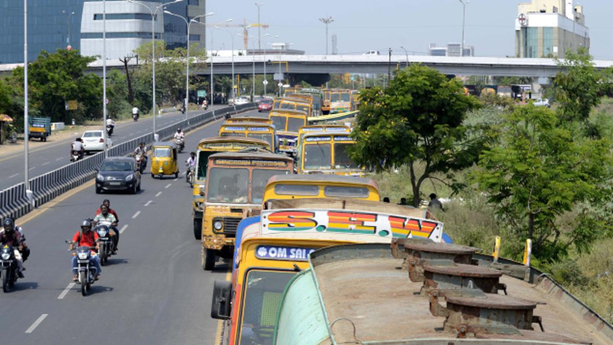 Motorist falls victim to lorry - The Hindu