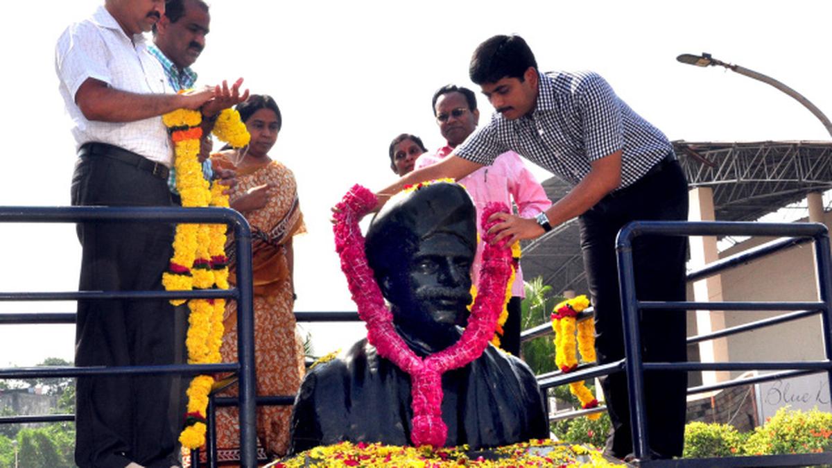 Tributes paid to Gurajada - The Hindu