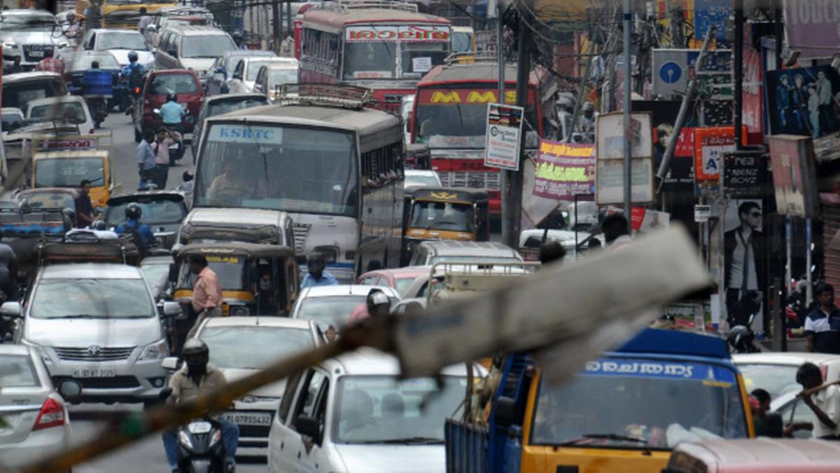 Burgeoning traffic on cramped road causes chaos - The Hindu