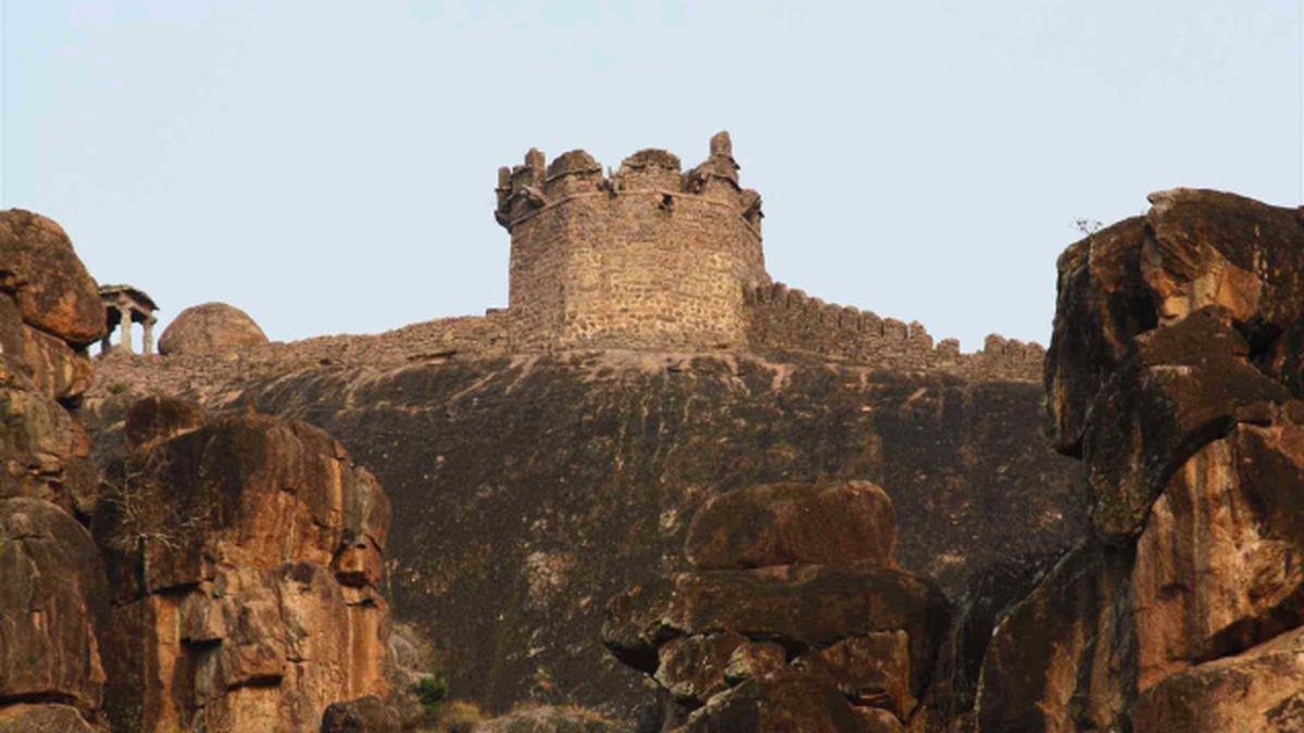 Centre gives nod for laying ghat road to Kondaveedu Fort - The Hindu