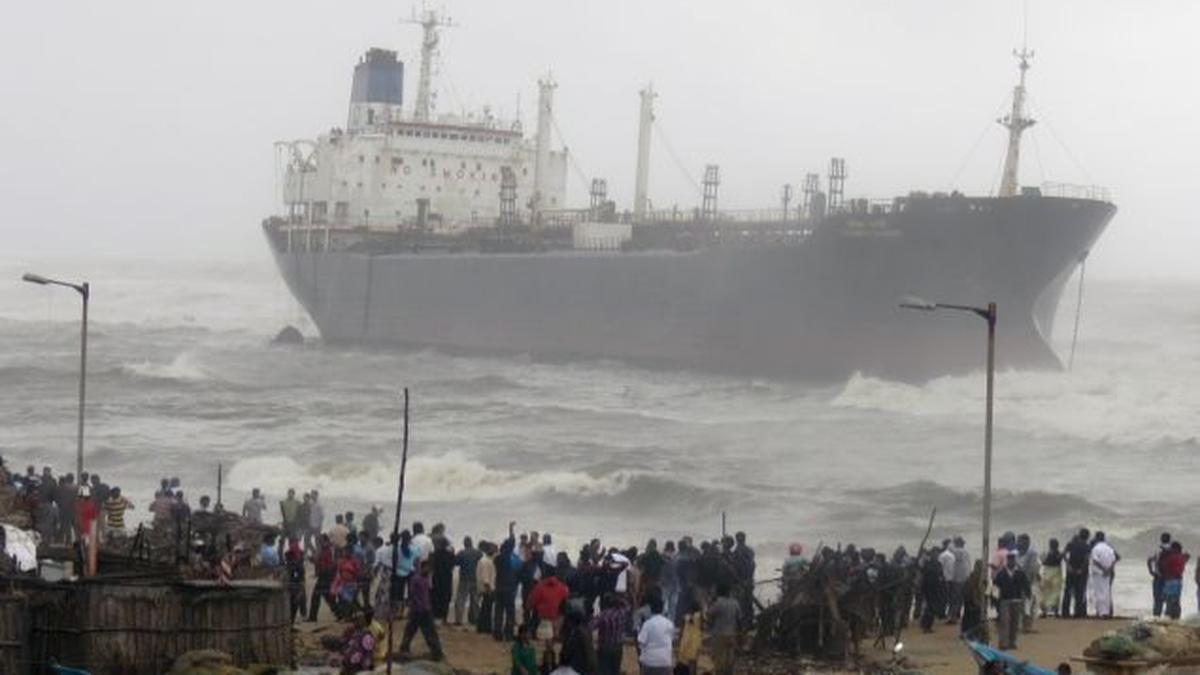 Cyclone Nilam spares Chennai - The Hindu