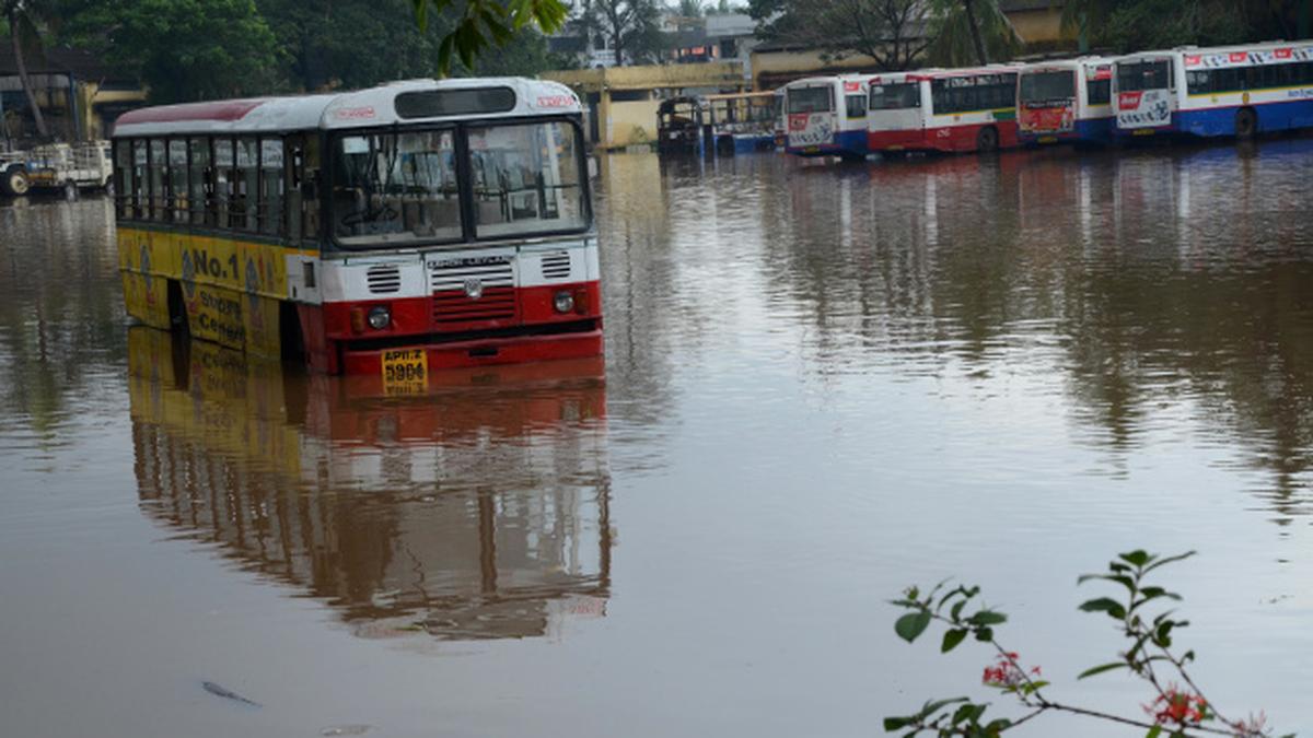 Incessant rain throws life out of gear - The Hindu