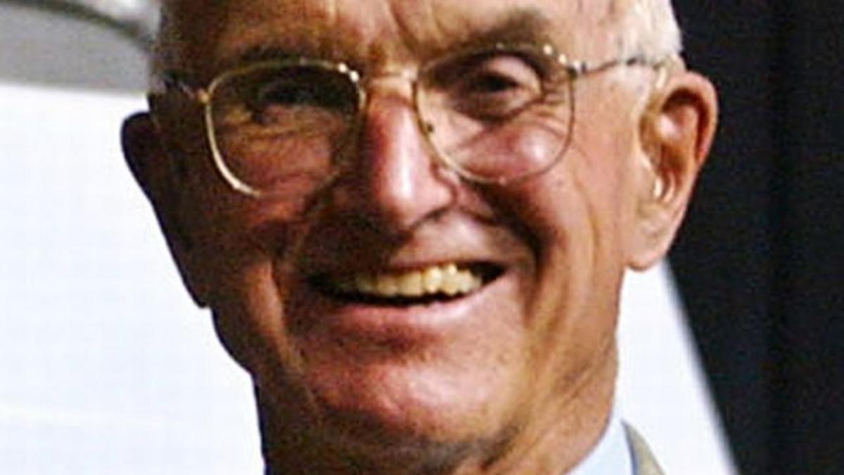 Kidney transplant pioneer Joseph Murray dies - The Hindu