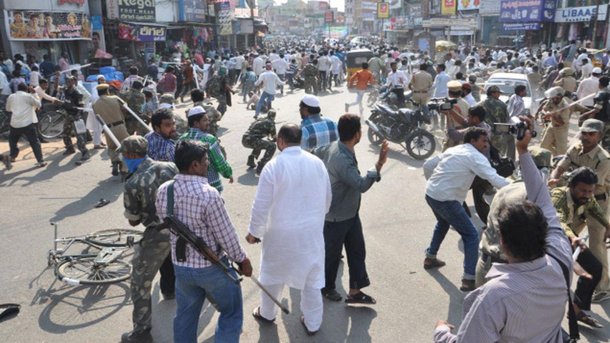 Protesters caned in Nizamabad - The Hindu