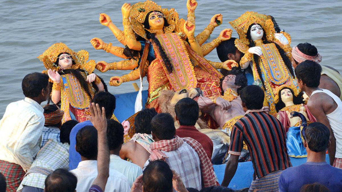 Immersion of idols brings down the curtain on Durga Puja - The Hindu