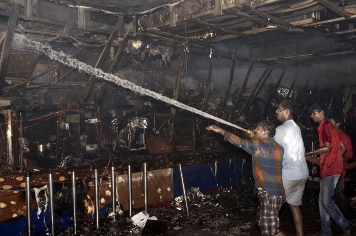 Minor fire in Abirami mall - The Hindu