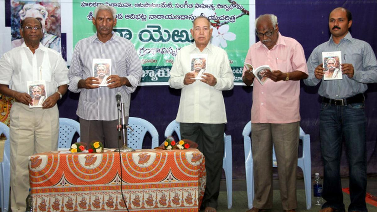 Biography of Harikatha exponent released - The Hindu