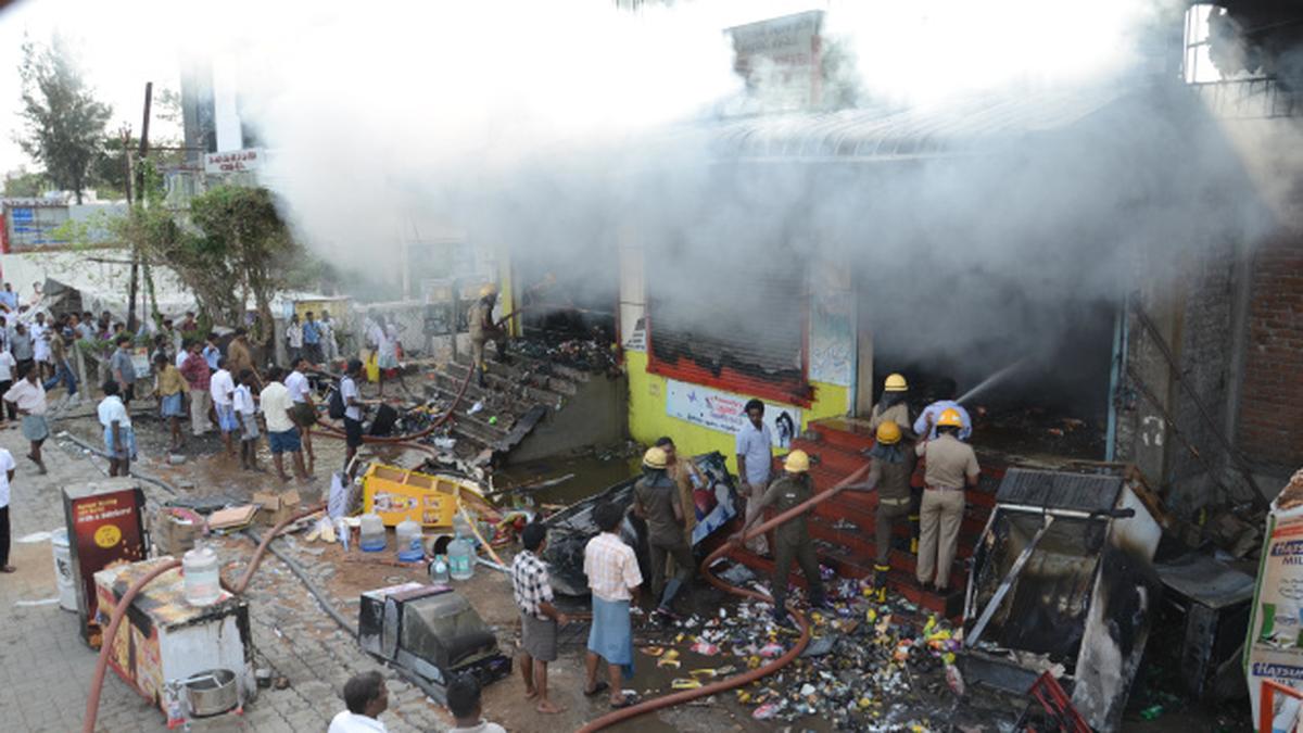 Fire at supermarket on OMR - The Hindu