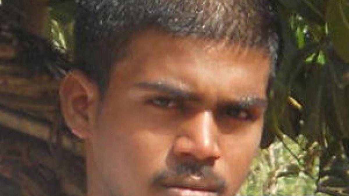 Narikurava youth makes it to Thanjavur medical college - The Hindu