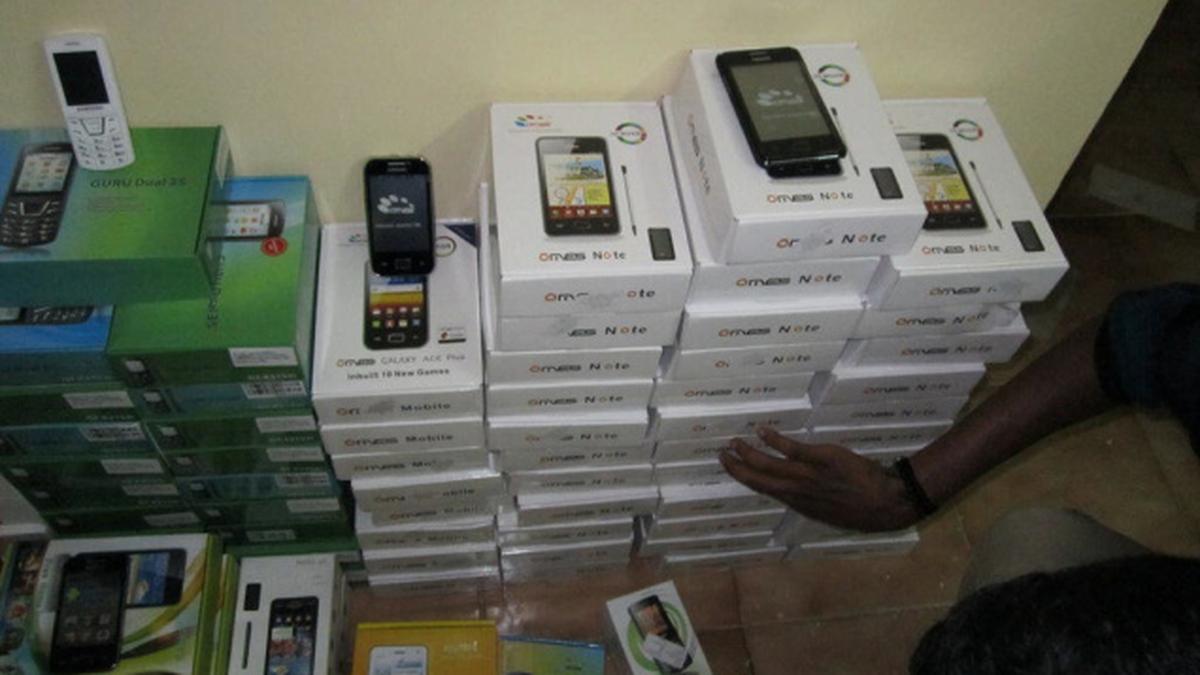 Fake phones and tablets seized from Ritchie St. - The Hindu