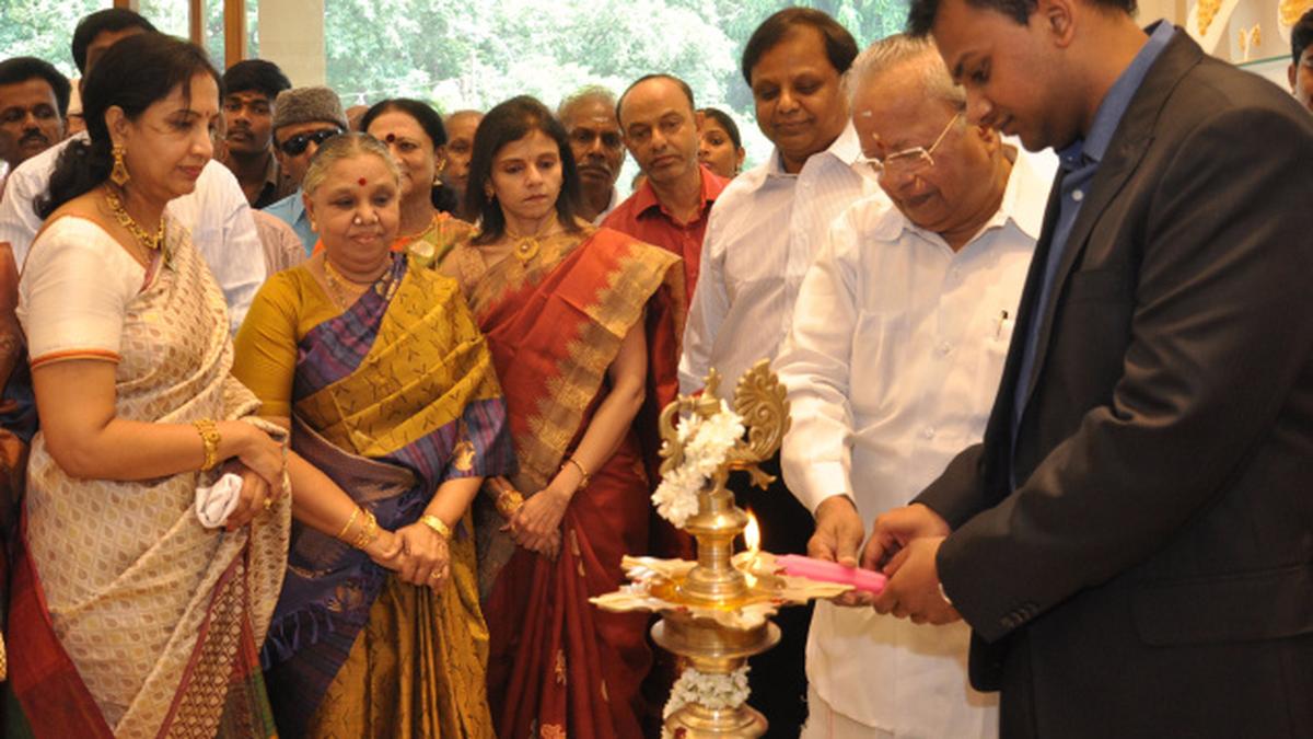 Nalli makes its foray into jewellery - The Hindu