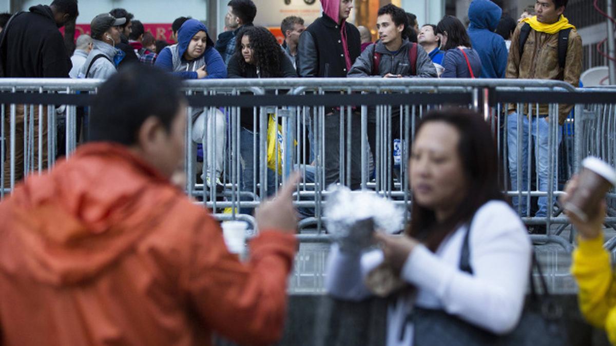 Many US stores sold out of iPhone 5 - The Hindu