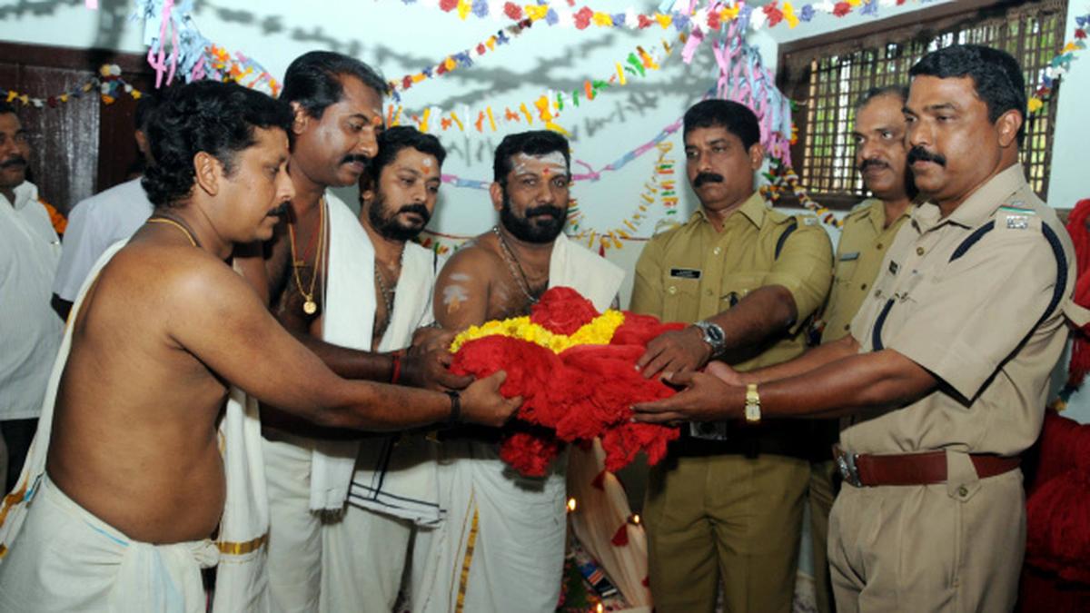 Holy ropes handed over to temple - The Hindu