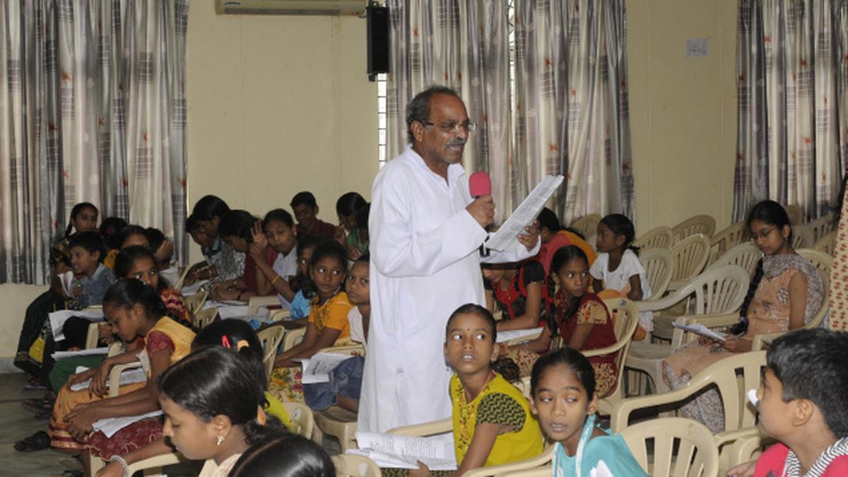 Learning the right way to recite poems - The Hindu