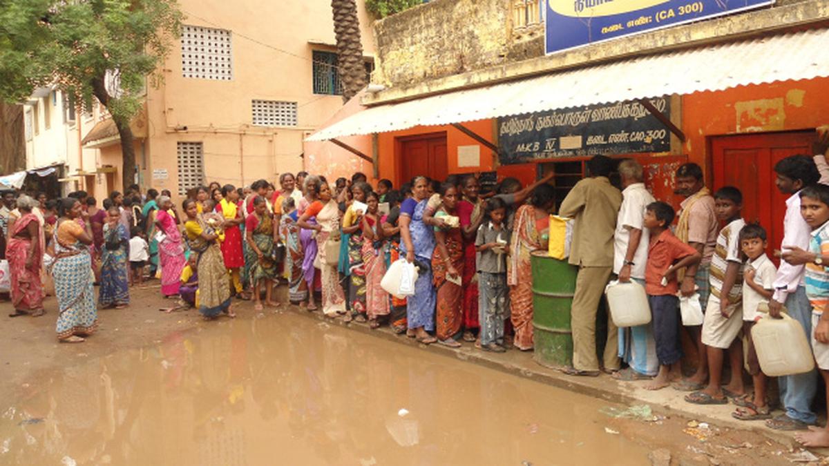 Ration shop totters under burden of 4,000 cards - The Hindu