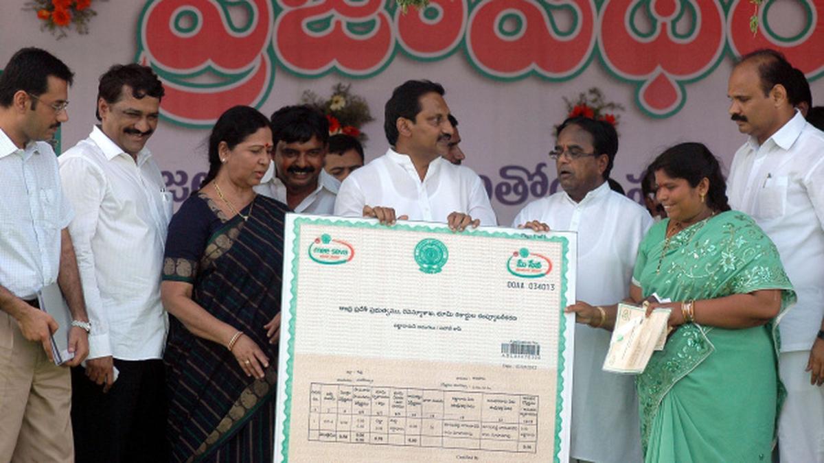 'Mee Seva service will help reduce corruption' - The Hindu