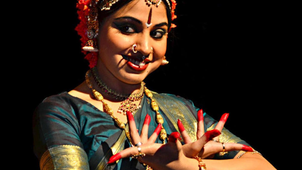 Matching dance and designs - The Hindu