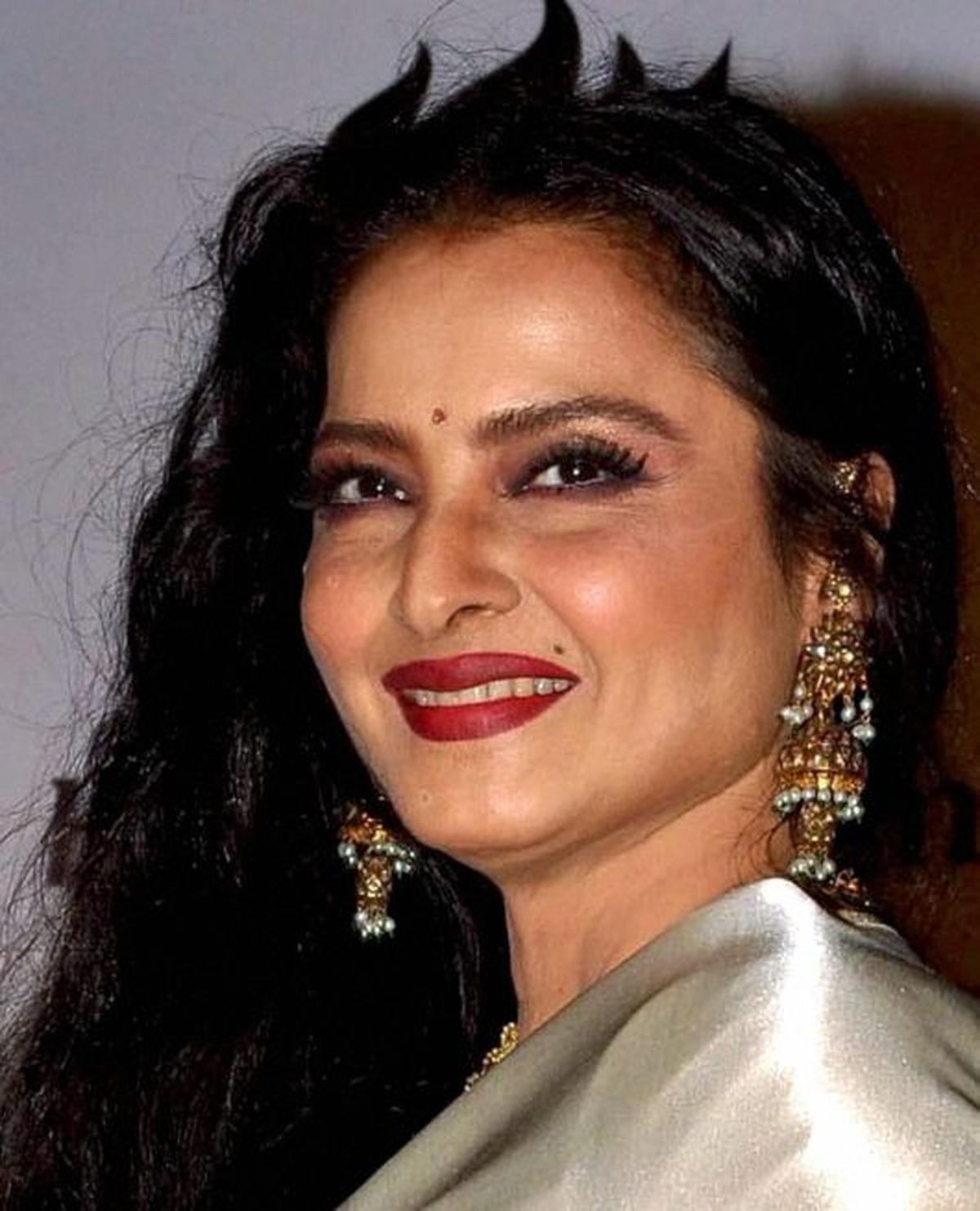 Rekha Movies Rekha Takes Oath In Rajya Sabha The Hindu