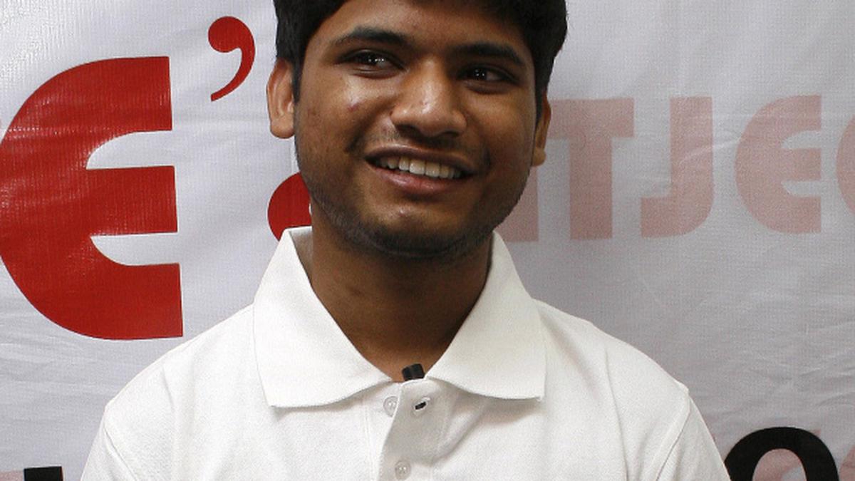 Arpit Agarwal tops IIT-JEE 2012 - The Hindu