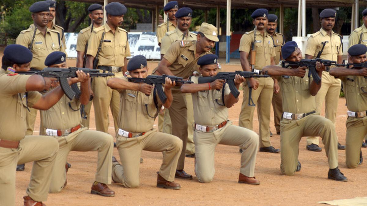 RPF personnel hone their skills for commando job - The Hindu