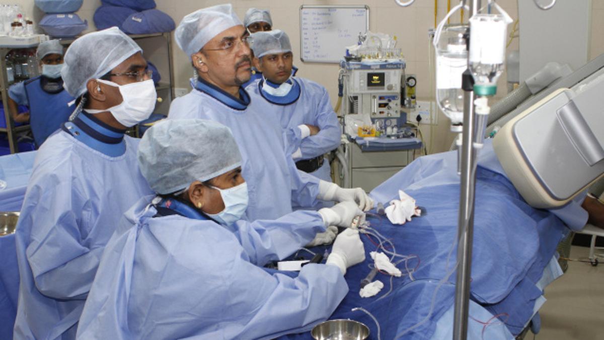 Hospital demonstrates complex heart procedure to specialists in the U.S ...