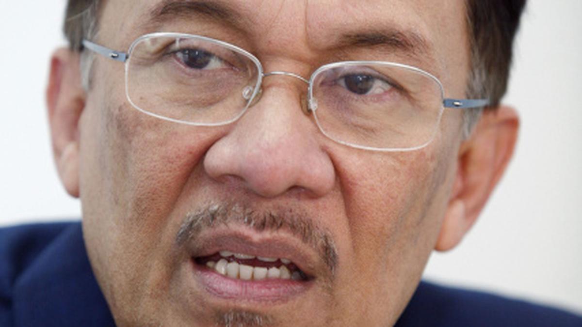 Anwar Ibrahim visits Kerala mosque - The Hindu