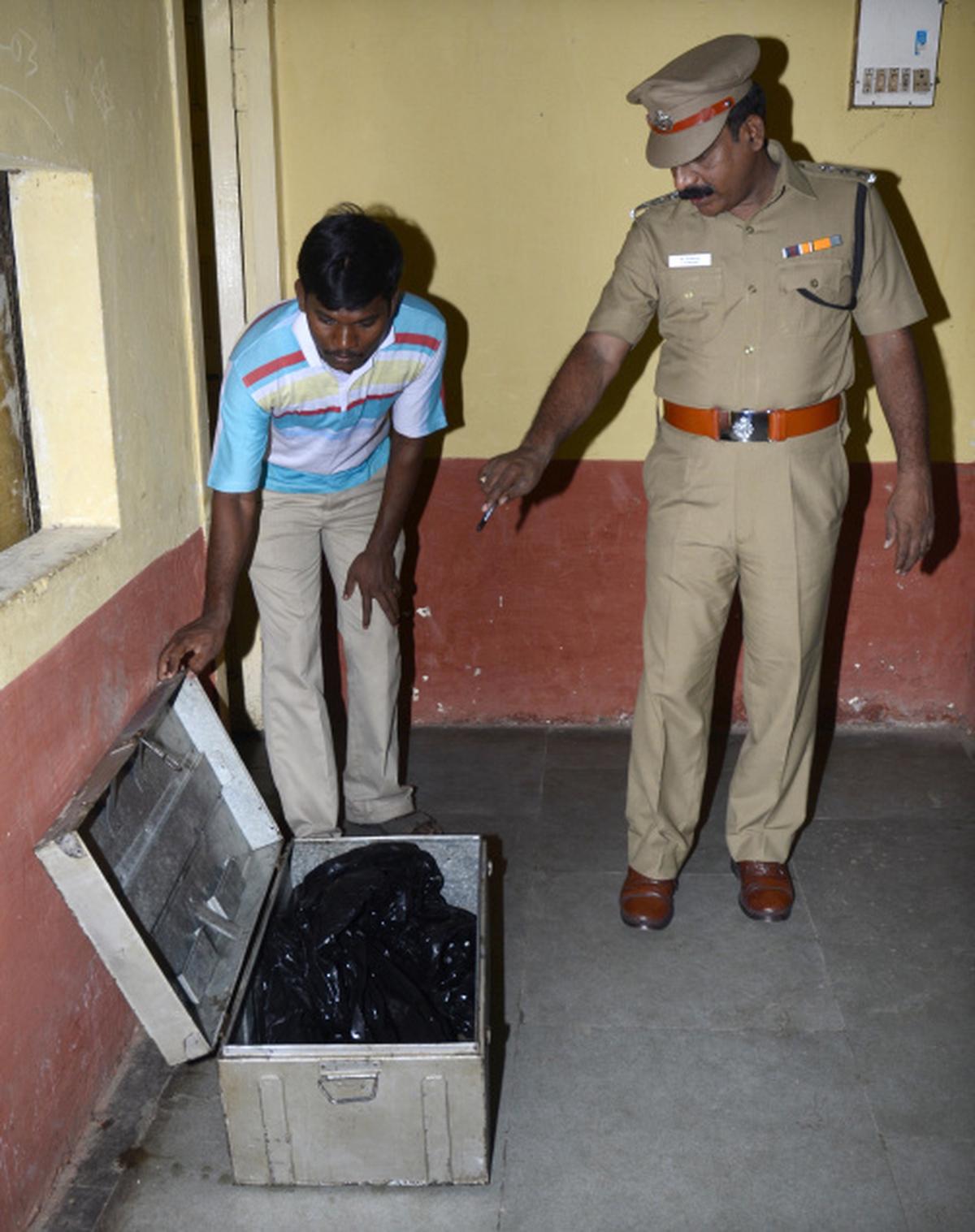 Headless, chopped up body found - The Hindu