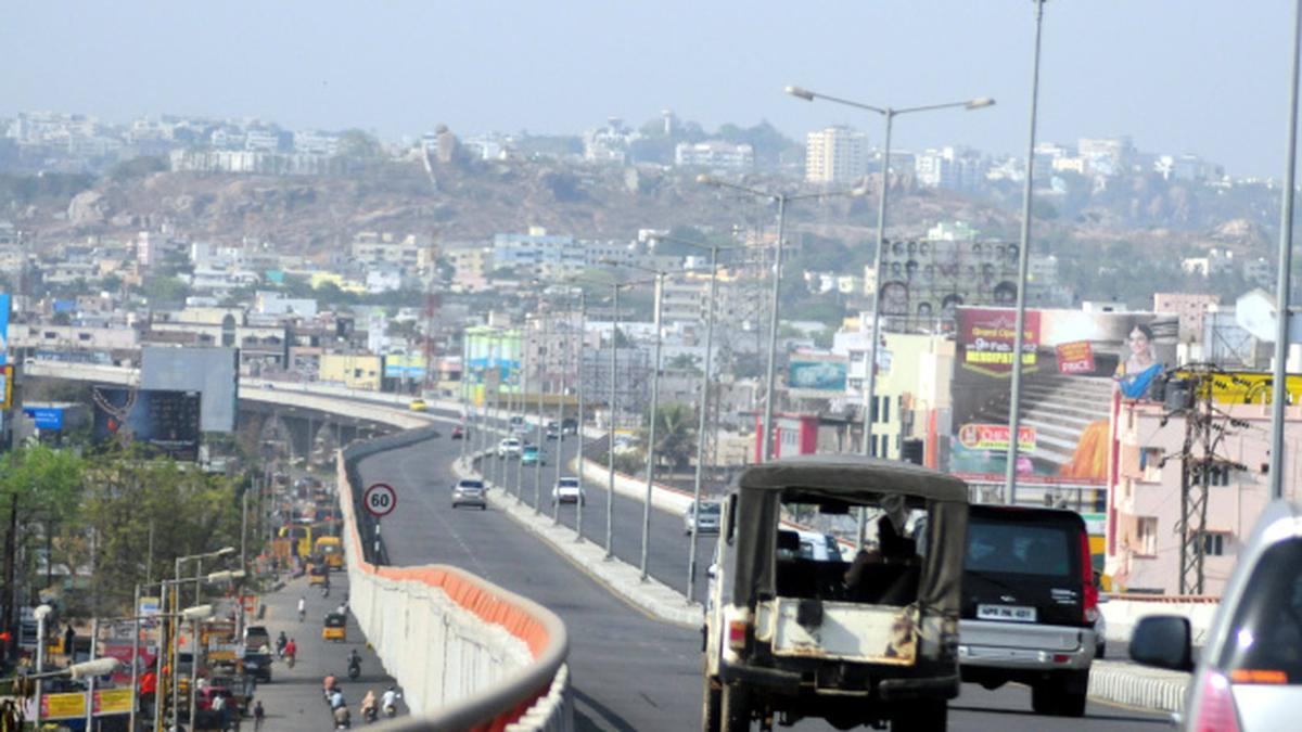 PVNR Expressway lacks upkeep - The Hindu