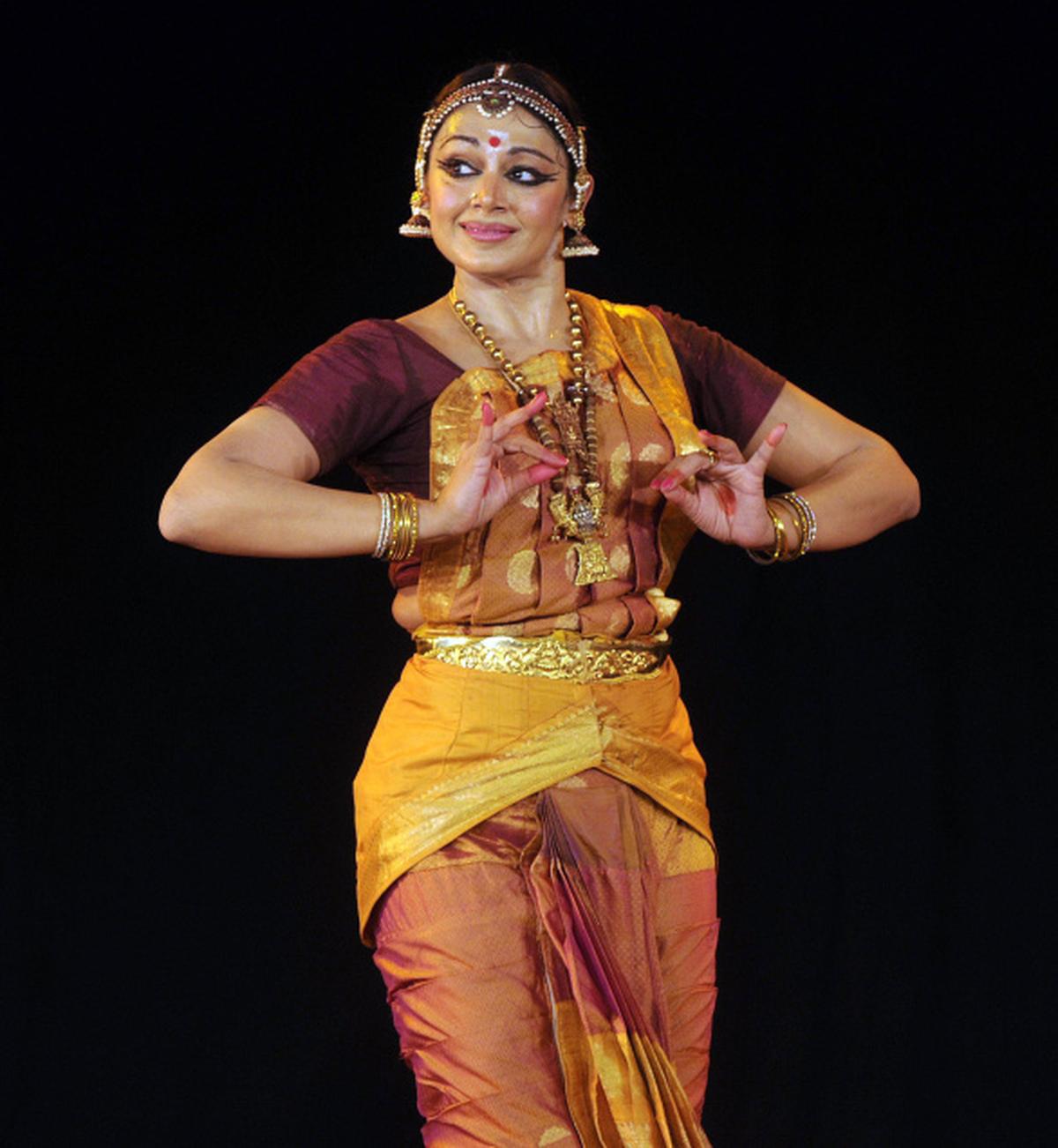 Shobana Bharatanatyam Poses