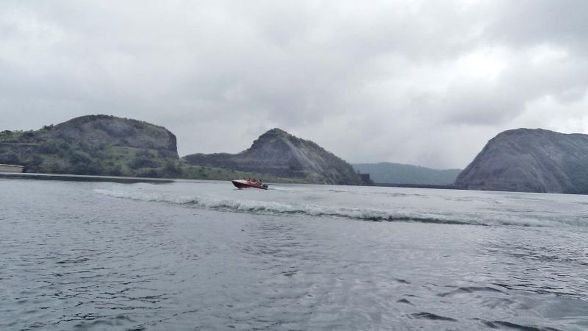 Low tourist turnout at Idukki dam - The Hindu
