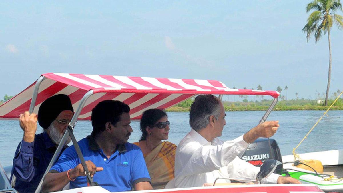 Panel reviews Kuttanad Package - The Hindu