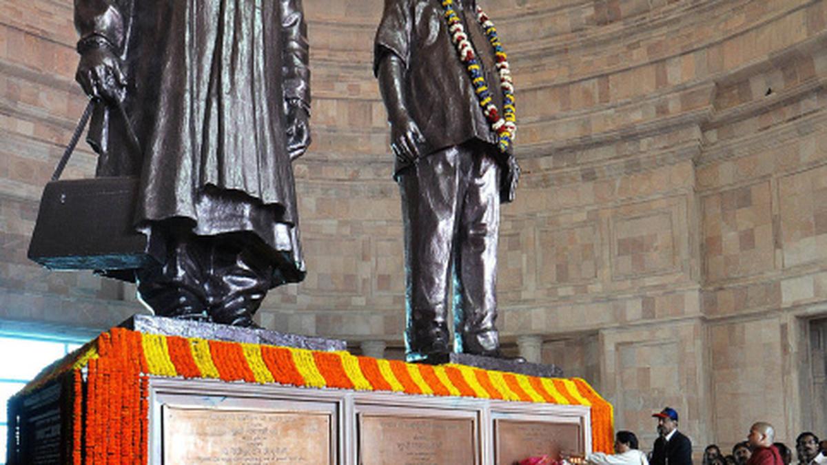 Work on veiling Mayawati statues, BSP symbol yet to commence - The Hindu