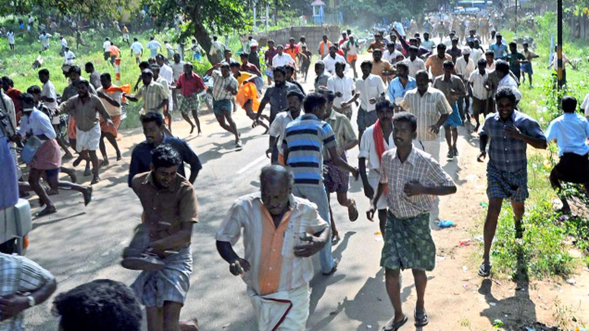Farmers' protest turns violent - The Hindu