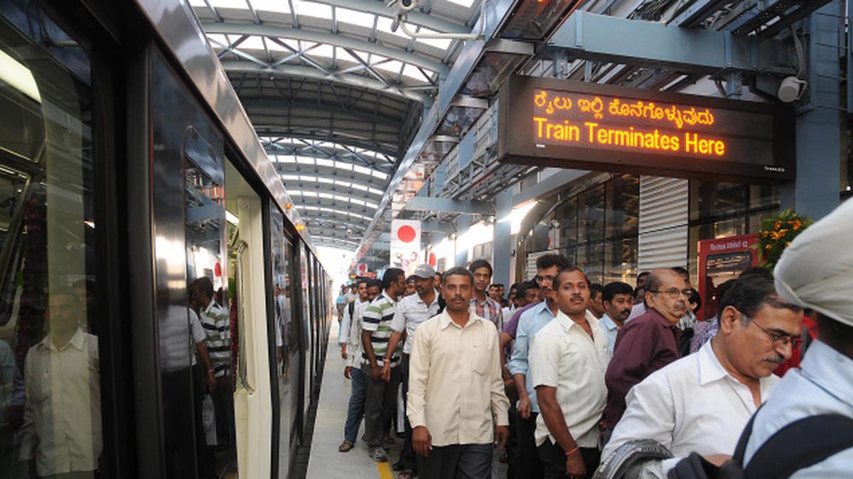 Metro ‘watchers' can barely control surging crowds - The Hindu