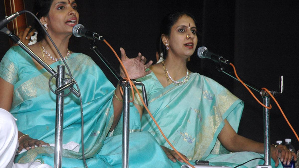Ranjani-Gayatri: In skilled unison - The Hindu