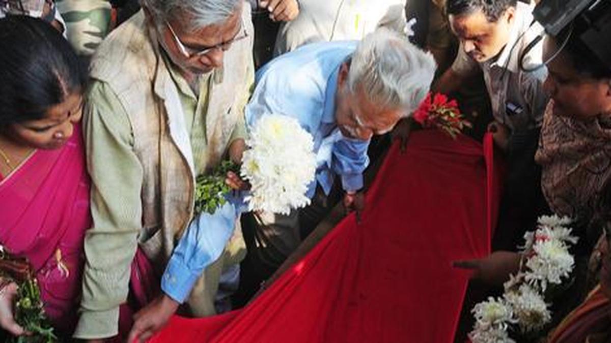 Kishenji's body handed over to niece - The Hindu