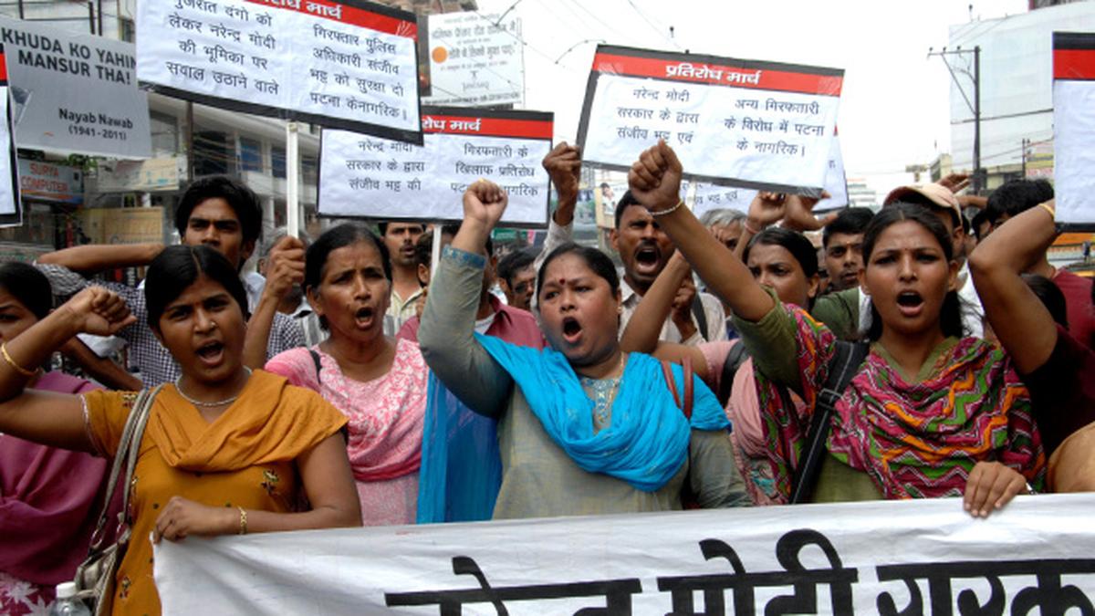 Protest march taken out against Bhatt’s arrest in Patna - The Hindu