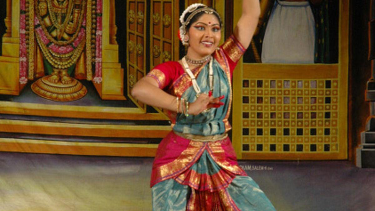 Dasara dance treat - The Hindu