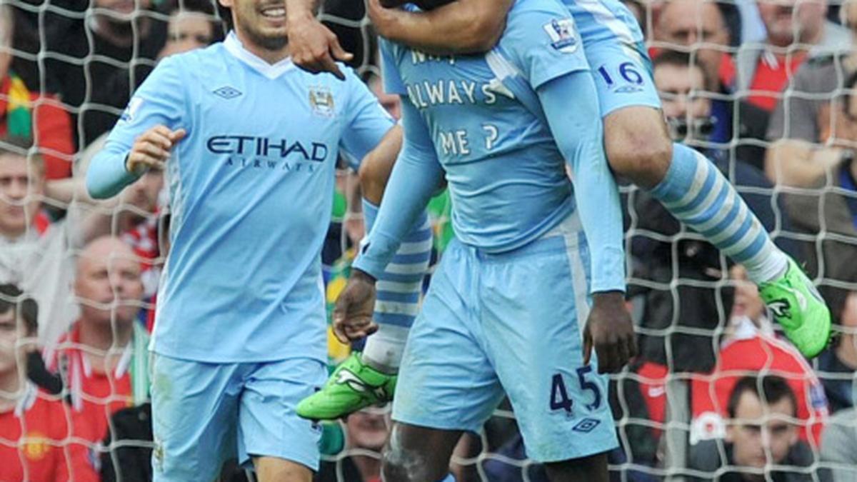 Balotelli fireworks burn Manchester United - The Hindu