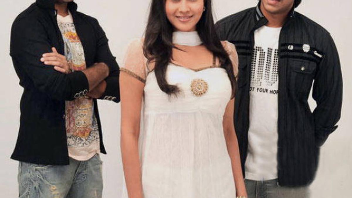 Aakasame Haddu - Love guru weaves the magic - The Hindu